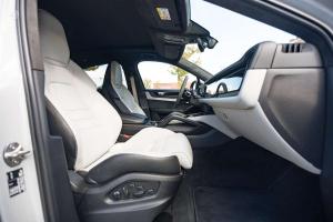 Grey Porsche Cayenne Coupe 2024 in Palanga, with an engine capacity of 4.00 L and mileage of 58 thousand km for 136500 €, photo 34 on AUTOMOTO.COM.LV