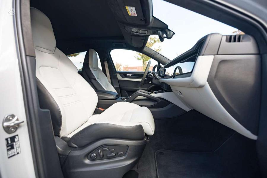 Grey Porsche Cayenne Coupe 2024 in Palanga, with an engine capacity of 4.00 L and mileage of 58 thousand km for 136500 €, photo 34 on AUTOMOTO.COM.LV