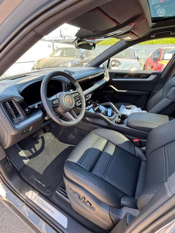 Grey Porsche Cayenne Coupe 2025 in Klaipeda, with an engine capacity of 3.00 L and mileage of 21 thousand km for 108000 €, photo 5 on AUTOMOTO.COM.LV