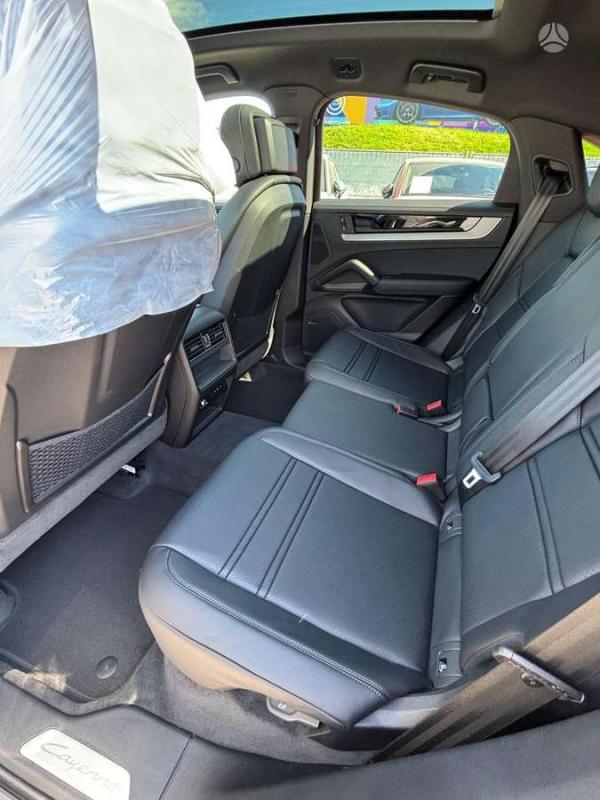 Grey Porsche Cayenne Coupe 2025 in Klaipeda, with an engine capacity of 3.00 L and mileage of 21 thousand km for 108000 €, photo 6 on AUTOMOTO.COM.LV