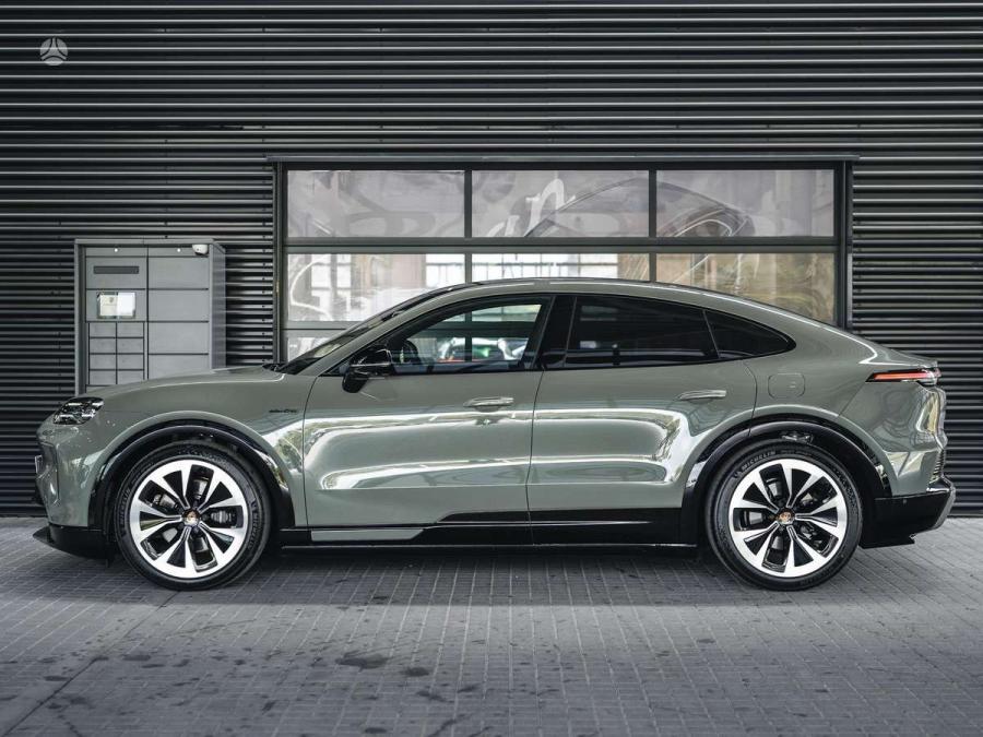 Grey Porsche Cayenne Coupe 2026 in Vilnius, with an engine capacity of 0.00 L and mileage of 3 thousand km for 139405 €, photo 3 on AUTOMOTO.COM.LV