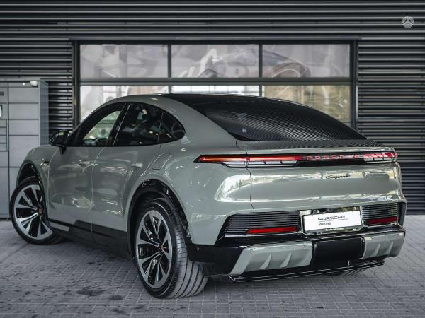 Grey Porsche Cayenne Coupe 2026 in Vilnius, with an engine capacity of 0.00 L and mileage of 3 thousand km for 139405 €, photo 3 on AUTOMOTO.COM.LV