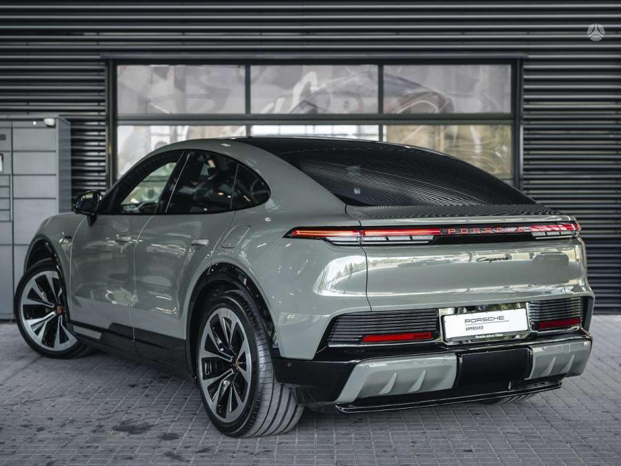 Grey Porsche Cayenne Coupe 2026 in Vilnius, with an engine capacity of 0.00 L and mileage of 3 thousand km for 139405 €, photo 4 on AUTOMOTO.COM.LV