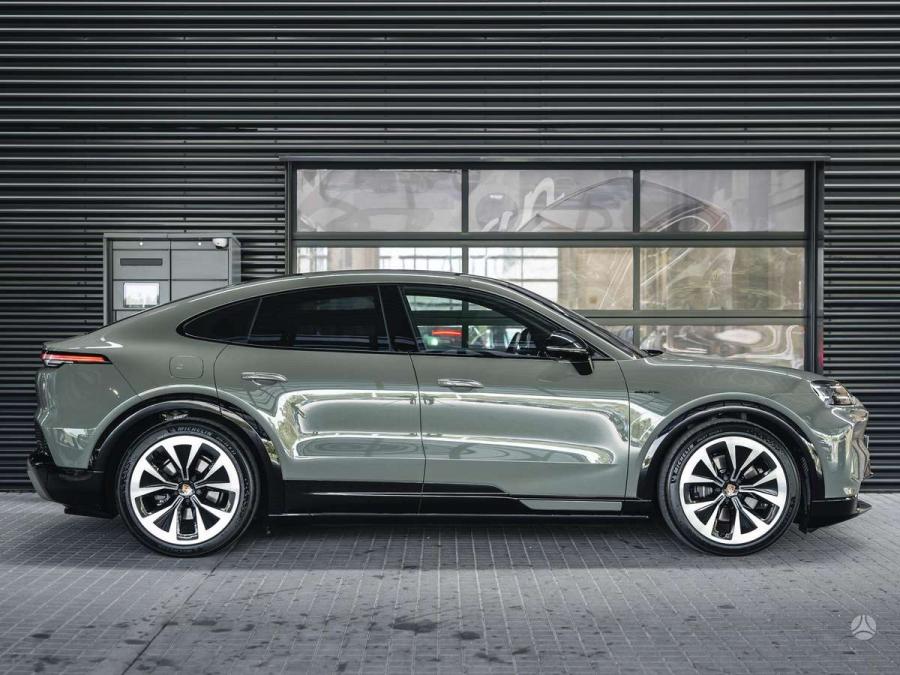 Grey Porsche Cayenne Coupe 2026 in Vilnius, with an engine capacity of 0.00 L and mileage of 3 thousand km for 139405 €, photo 7 on AUTOMOTO.COM.LV