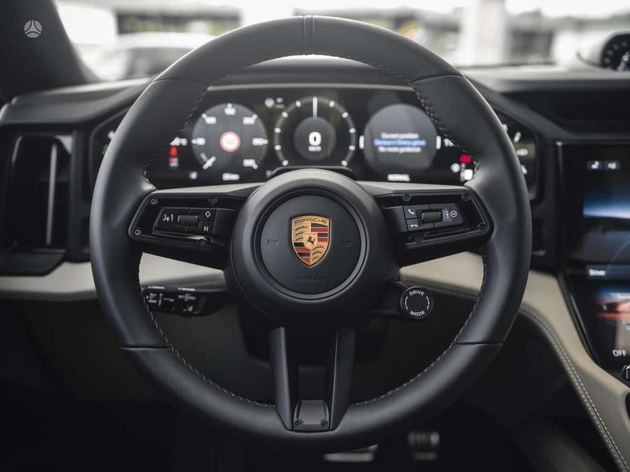 Grey Porsche Cayenne Coupe 2026 in Vilnius, with an engine capacity of 0.00 L and mileage of 3 thousand km for 139405 €, photo 29 on AUTOMOTO.COM.LV