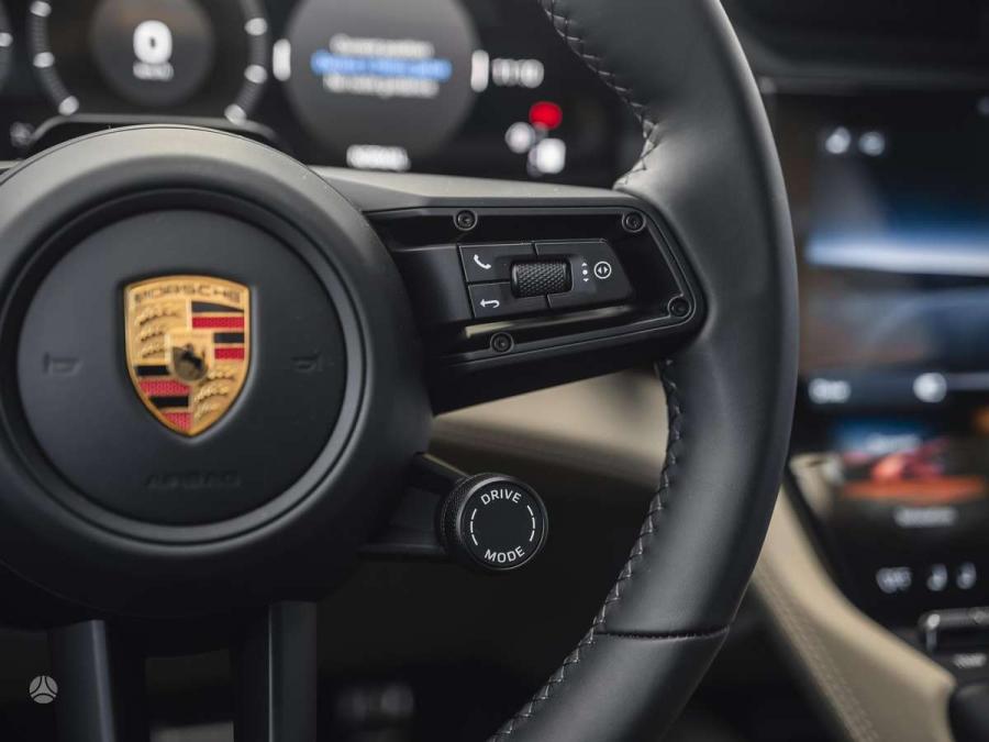 Grey Porsche Cayenne Coupe 2026 in Vilnius, with an engine capacity of 0.00 L and mileage of 3 thousand km for 139405 €, photo 31 on AUTOMOTO.COM.LV