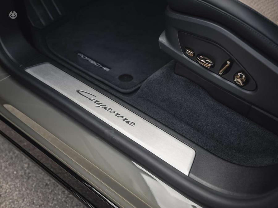 Grey Porsche Cayenne Coupe 2026 in Vilnius, with an engine capacity of 0.00 L and mileage of 3 thousand km for 139405 €, photo 41 on AUTOMOTO.COM.LV