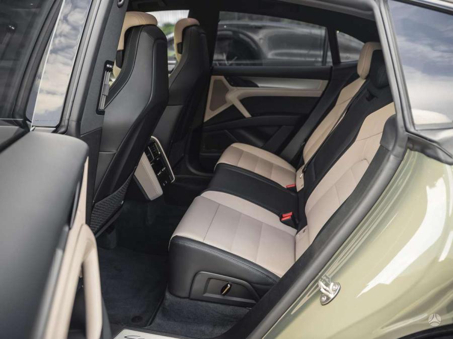 Grey Porsche Cayenne Coupe 2026 in Vilnius, with an engine capacity of 0.00 L and mileage of 3 thousand km for 139405 €, photo 43 on AUTOMOTO.COM.LV