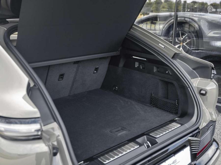 Grey Porsche Cayenne Coupe 2026 in Vilnius, with an engine capacity of 0.00 L and mileage of 3 thousand km for 139405 €, photo 45 on AUTOMOTO.COM.LV