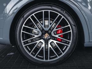 Pelēks Porsche Cayenne Coupe 2026 Viļņa, ar dzinēja tilpumu 0.00 L un nobraukumu 3 tūkst. km par 170355 €, foto 24 vietnē AUTOMOTO.COM.LV