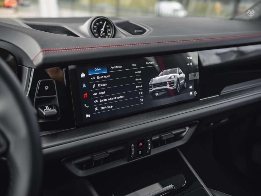 Pelēks Porsche Cayenne Coupe 2026 Viļņa, ar dzinēja tilpumu 0.00 L un nobraukumu 3 tūkst. km par 170355 €, foto 34 vietnē AUTOMOTO.COM.LV