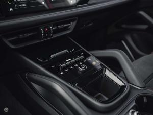 Pelēks Porsche Cayenne Coupe 2026 Viļņa, ar dzinēja tilpumu 0.00 L un nobraukumu 3 tūkst. km par 170355 €, foto 35 vietnē AUTOMOTO.COM.LV