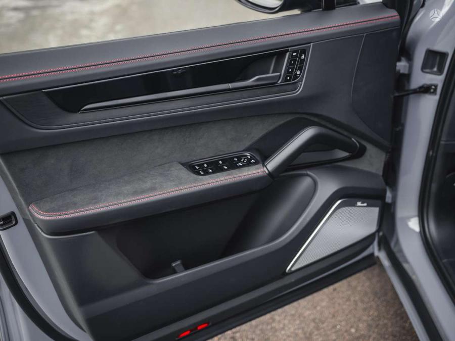 Pelēks Porsche Cayenne Coupe 2026 Viļņa, ar dzinēja tilpumu 0.00 L un nobraukumu 3 tūkst. km par 170355 €, foto 36 vietnē AUTOMOTO.COM.LV