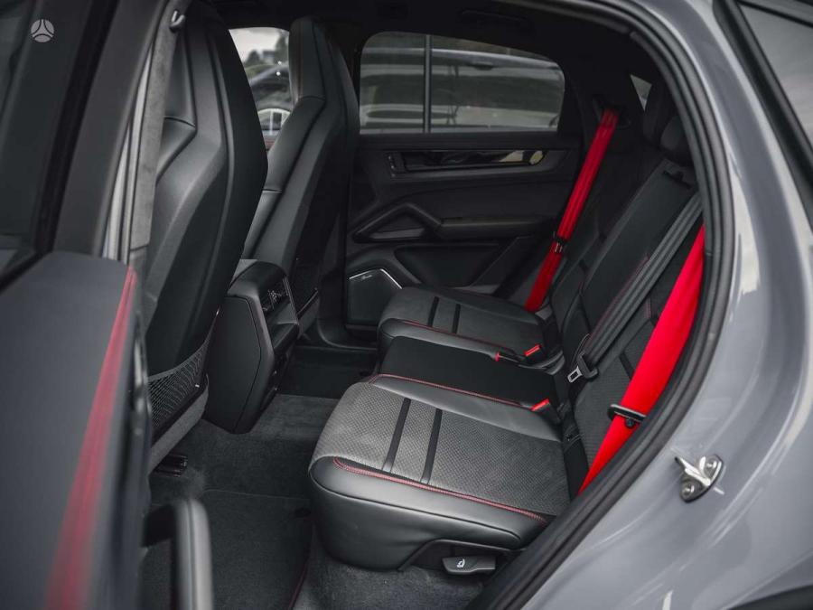 Pelēks Porsche Cayenne Coupe 2026 Viļņa, ar dzinēja tilpumu 0.00 L un nobraukumu 3 tūkst. km par 170355 €, foto 40 vietnē AUTOMOTO.COM.LV
