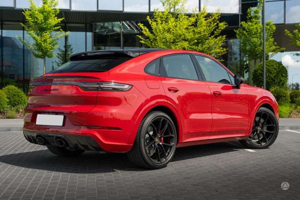 Красный Порше Cayenne Coupe 2021 в Вильнюс, объемом двигателя 4.00 л и пробегом 80 тыс. км за 91000 €, фото 1 на AUTOMOTO.COM.LV