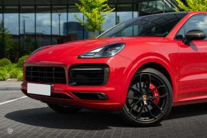 Red Porsche Cayenne Coupe 2021 in Vilnius, with an engine capacity of 4.00 L and mileage of 80 thousand km for 91000 €, photo 3 on AUTOMOTO.COM.LV