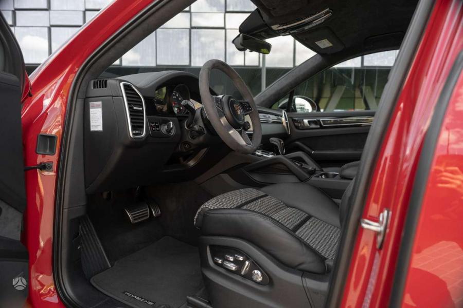 Red Porsche Cayenne Coupe 2021 in Vilnius, with an engine capacity of 4.00 L and mileage of 80 thousand km for 91000 €, photo 18 on AUTOMOTO.COM.LV