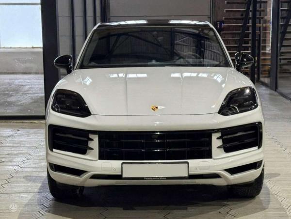 White Porsche Cayenne Coupe 2024 in Kaunas, with an engine capacity of 3.00 L and mileage of 43 thousand km for 93000 €, photo 2 on AUTOMOTO.COM.LV