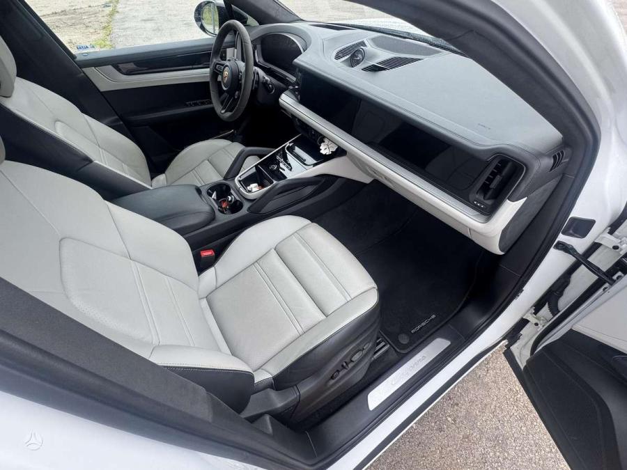 Белый Порше Cayenne Coupe 2024 в Каунас, объемом двигателя 3.00 л и пробегом 55 тыс. км за 78000 €, фото 7 на AUTOMOTO.COM.LV