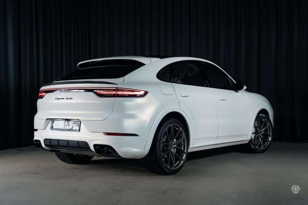 Balts Porsche Cayenne Coupe 2020 Viļņa, ar dzinēja tilpumu 4.00 L un nobraukumu 42 tūkst. km par 94000 €, foto 4 vietnē AUTOMOTO.COM.LV