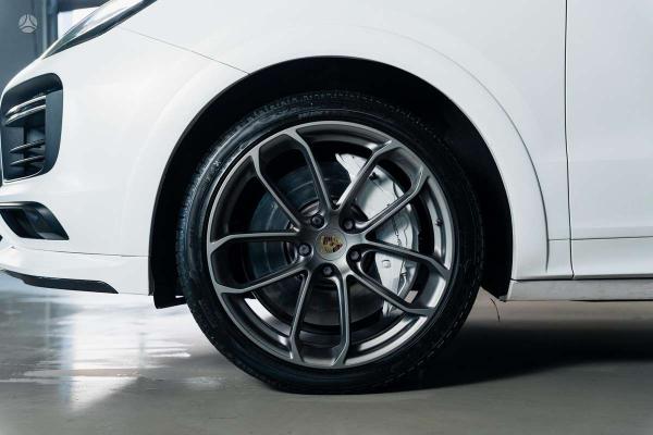Balts Porsche Cayenne Coupe 2020 Viļņa, ar dzinēja tilpumu 4.00 L un nobraukumu 42 tūkst. km par 85999 €, foto 7 vietnē AUTOMOTO.COM.LV
