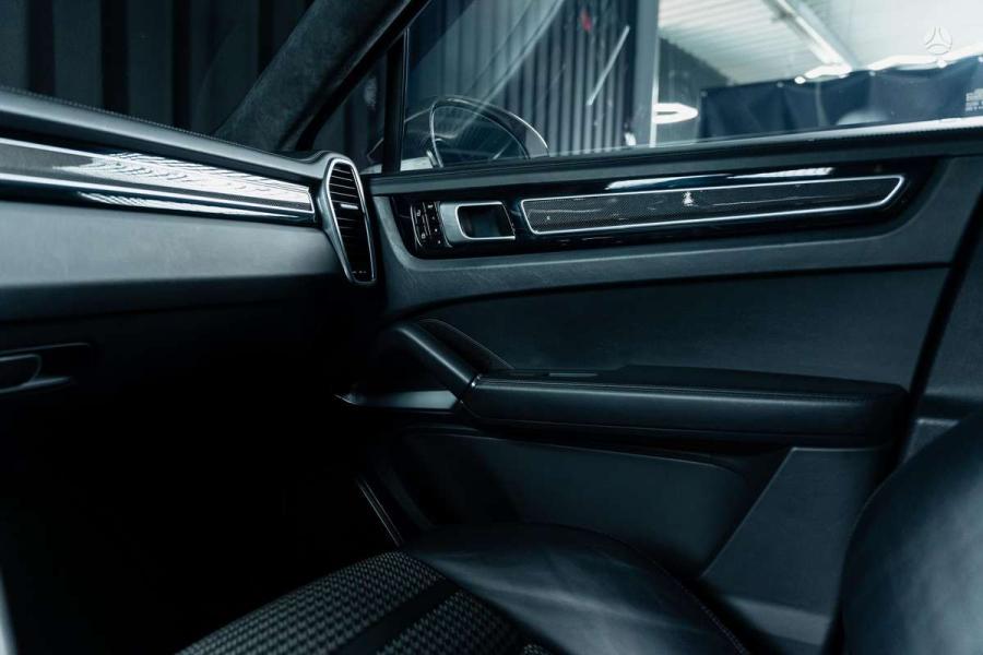 Balts Porsche Cayenne Coupe 2020 Viļņa, ar dzinēja tilpumu 4.00 L un nobraukumu 42 tūkst. km par 85999 €, foto 30 vietnē AUTOMOTO.COM.LV