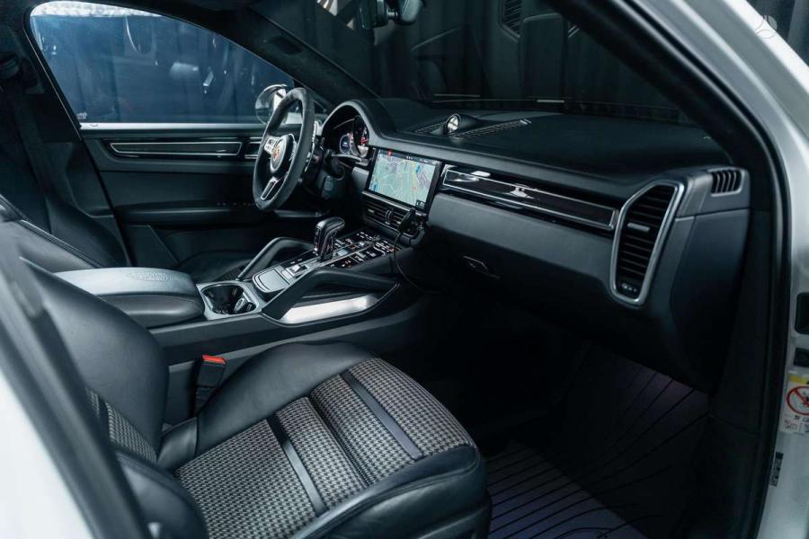 Balts Porsche Cayenne Coupe 2020 Viļņa, ar dzinēja tilpumu 4.00 L un nobraukumu 42 tūkst. km par 85999 €, foto 32 vietnē AUTOMOTO.COM.LV