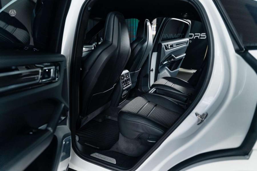 Balts Porsche Cayenne Coupe 2020 Viļņa, ar dzinēja tilpumu 4.00 L un nobraukumu 42 tūkst. km par 85999 €, foto 33 vietnē AUTOMOTO.COM.LV