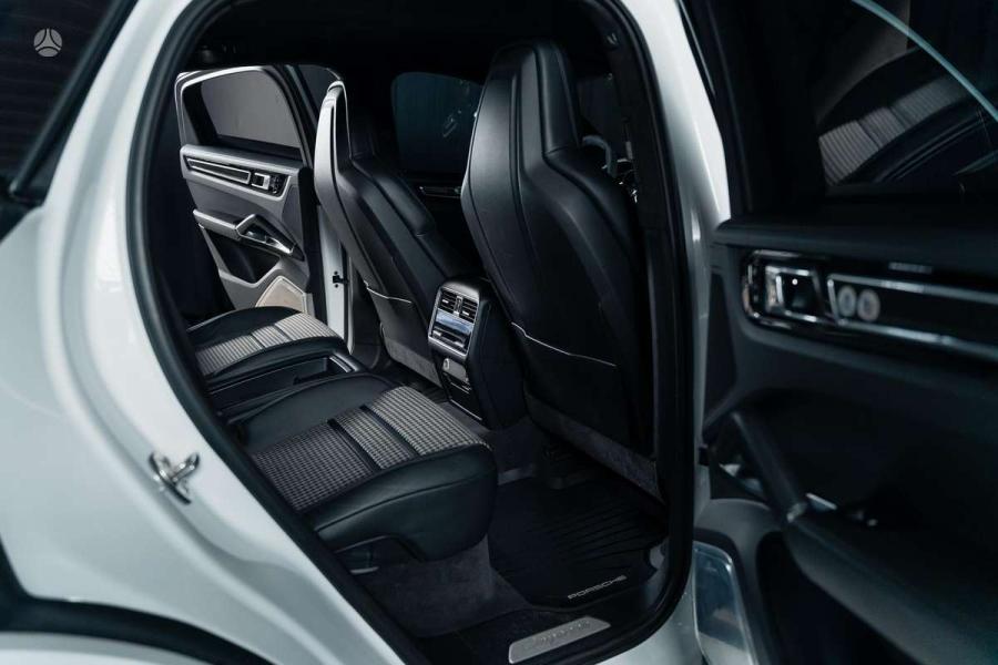 Balts Porsche Cayenne Coupe 2020 Viļņa, ar dzinēja tilpumu 4.00 L un nobraukumu 42 tūkst. km par 85999 €, foto 36 vietnē AUTOMOTO.COM.LV