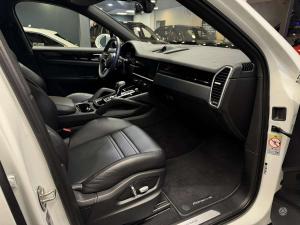 Белый Порше Cayenne Coupe 2020 в Рига, объемом двигателя 3.00 л и пробегом 47 тыс. км за 54990 €, фото 12 на AUTOMOTO.COM.LV