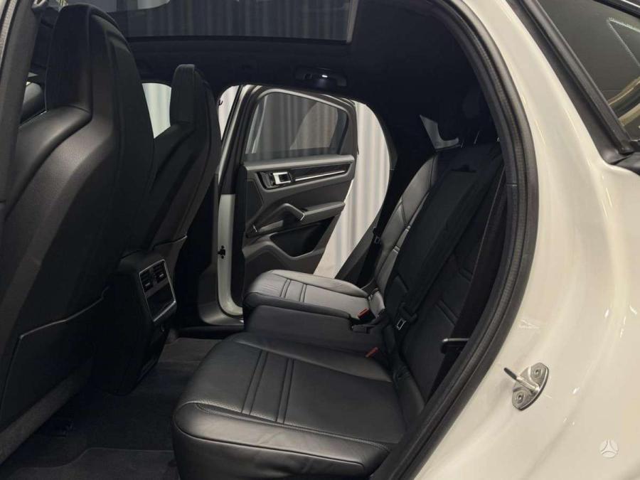 Белый Порше Cayenne Coupe 2020 в Рига, объемом двигателя 3.00 л и пробегом 47 тыс. км за 54990 €, фото 28 на AUTOMOTO.COM.LV