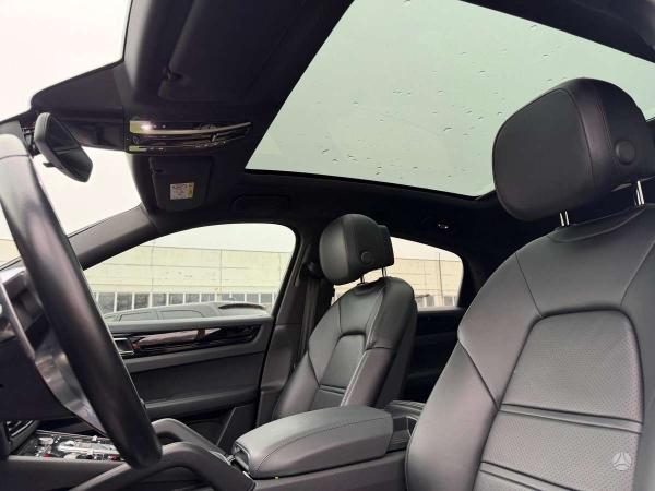 White Porsche Cayenne Coupe 2021 in Panevezys, with an engine capacity of 3.00 L and mileage of 36 thousand km for 62900 €, photo 11 on AUTOMOTO.COM.LV
