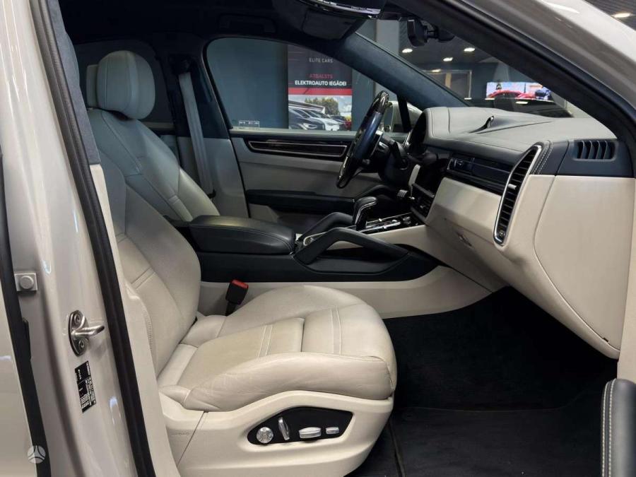 Balts Porsche Cayenne Coupe 2021 Rīga, ar dzinēja tilpumu 2.90 L un nobraukumu 83 tūkst. km par 69990 €, foto 14 vietnē AUTOMOTO.COM.LV