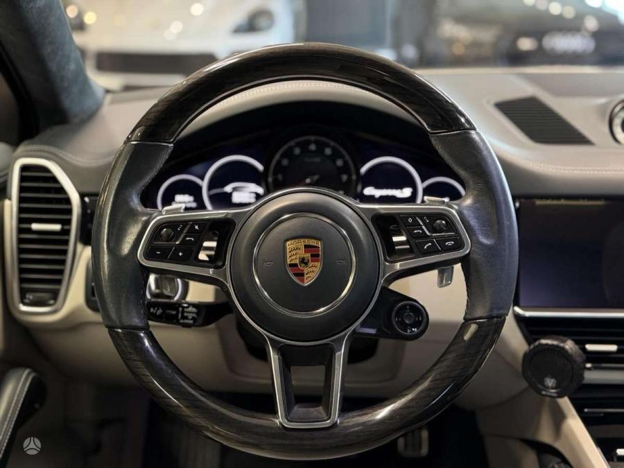 Balts Porsche Cayenne Coupe 2021 Rīga, ar dzinēja tilpumu 2.90 L un nobraukumu 83 tūkst. km par 69990 €, foto 16 vietnē AUTOMOTO.COM.LV