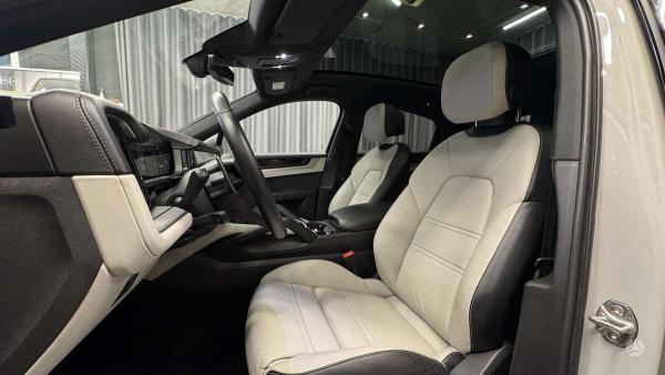 Белый Порше Cayenne Coupe 2023 в Рига, объемом двигателя 3.00 л и пробегом 95 тыс. км за 85990 €, фото 8 на AUTOMOTO.COM.LV