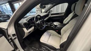 Balts Porsche Cayenne Coupe 2023 Rīga, ar dzinēja tilpumu 3.00 L un nobraukumu 95 tūkst. km par 85990 €, foto 10 vietnē AUTOMOTO.COM.LV