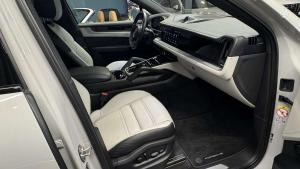 Balts Porsche Cayenne Coupe 2023 Rīga, ar dzinēja tilpumu 3.00 L un nobraukumu 95 tūkst. km par 85990 €, foto 18 vietnē AUTOMOTO.COM.LV