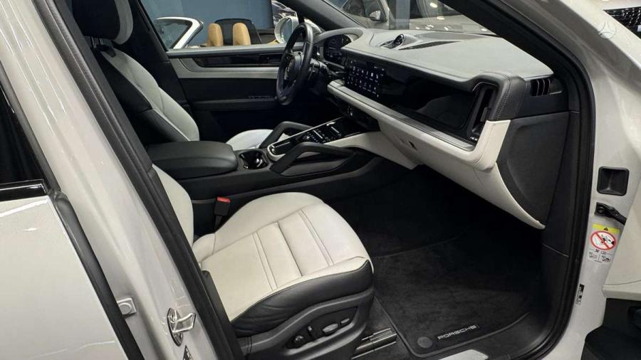 Balts Porsche Cayenne Coupe 2023 Rīga, ar dzinēja tilpumu 3.00 L un nobraukumu 95 tūkst. km par 85990 €, foto 18 vietnē AUTOMOTO.COM.LV