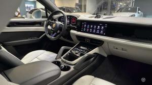 Balts Porsche Cayenne Coupe 2023 Rīga, ar dzinēja tilpumu 3.00 L un nobraukumu 95 tūkst. km par 85990 €, foto 19 vietnē AUTOMOTO.COM.LV