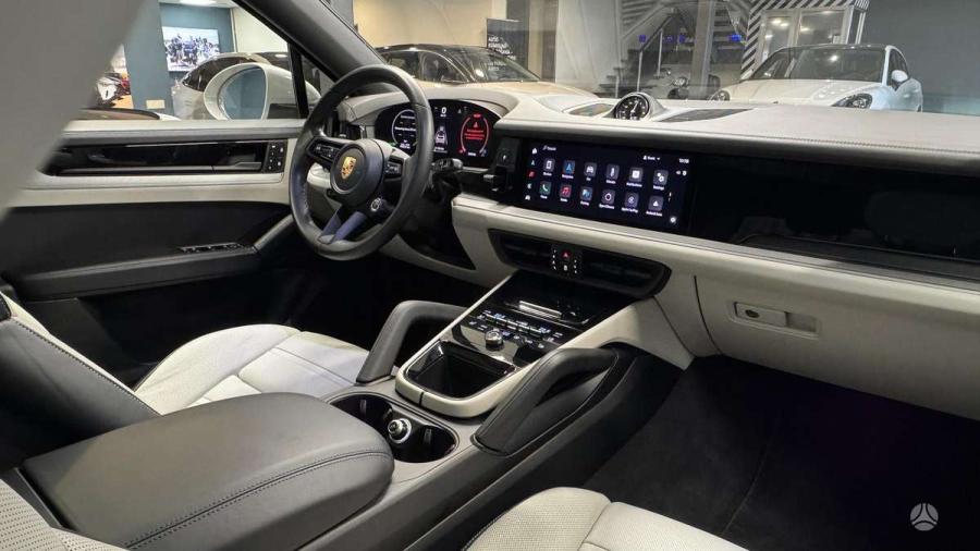 Balts Porsche Cayenne Coupe 2023 Rīga, ar dzinēja tilpumu 3.00 L un nobraukumu 95 tūkst. km par 85990 €, foto 19 vietnē AUTOMOTO.COM.LV