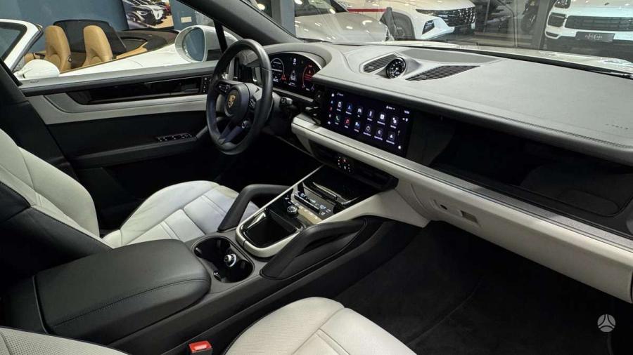 Balts Porsche Cayenne Coupe 2023 Rīga, ar dzinēja tilpumu 3.00 L un nobraukumu 95 tūkst. km par 85990 €, foto 20 vietnē AUTOMOTO.COM.LV