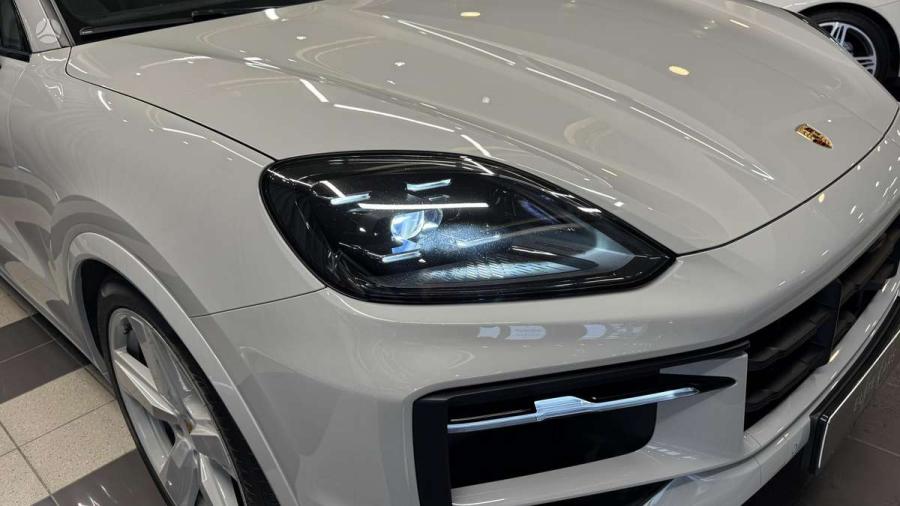 Balts Porsche Cayenne Coupe 2023 Rīga, ar dzinēja tilpumu 3.00 L un nobraukumu 95 tūkst. km par 85990 €, foto 27 vietnē AUTOMOTO.COM.LV