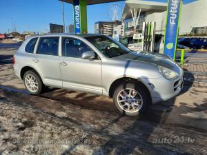 Porsche Cayenne 2004 in Tallinn, with an engine capacity of 4.50 L and mileage of 0 thousand km for 2500 €, photo 4 on AUTOMOTO.COM.LV