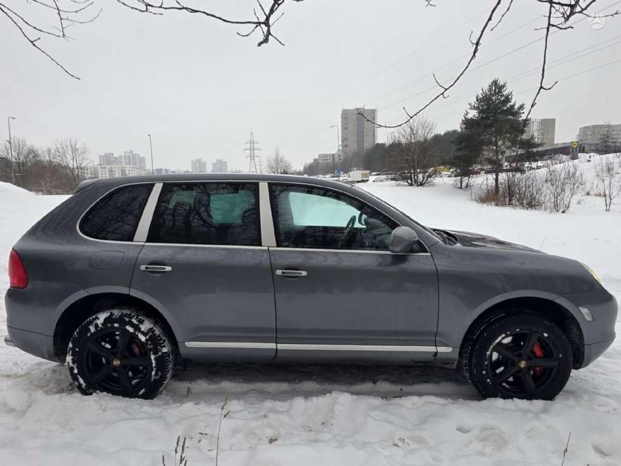 Porsche Cayenne 2005 in Vilnius, with an engine capacity of 4.49 L and mileage of 339 thousand km for 3900 €, photo 5 on AUTOMOTO.COM.LV