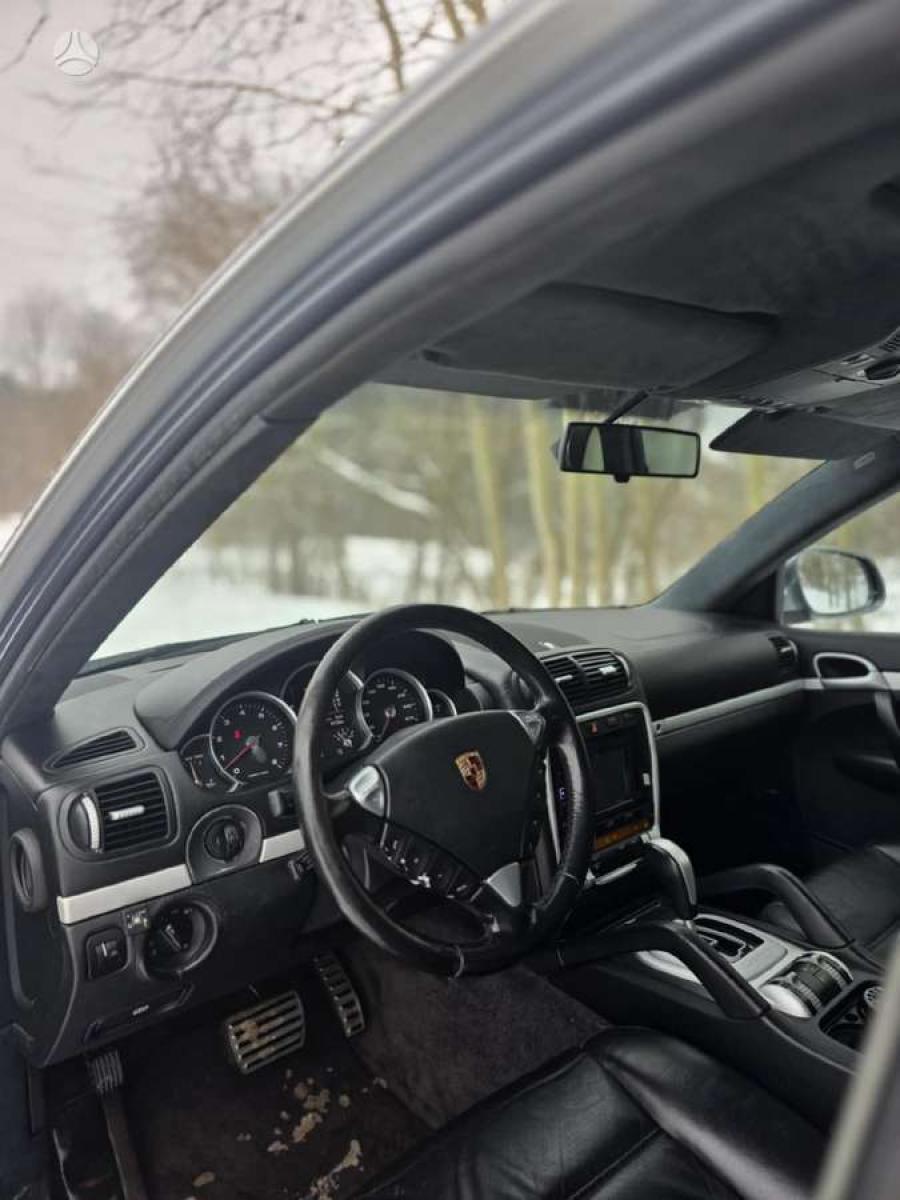 Porsche Cayenne 2005 in Vilnius, with an engine capacity of 4.49 L and mileage of 339 thousand km for 3900 €, photo 8 on AUTOMOTO.COM.LV