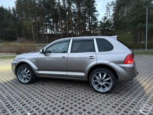 Porsche Cayenne 2005 in Varena, with an engine capacity of 4.50 L and mileage of 280 thousand km for 4999 €, photo 6 on AUTOMOTO.COM.LV
