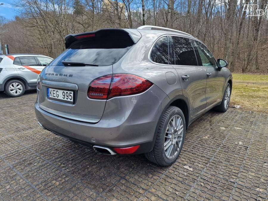 Porsche Cayenne 2011 in Vilnius, with an engine capacity of 4.80 L and mileage of 370 thousand km for 10250 €, photo 6 on AUTOMOTO.COM.LV
