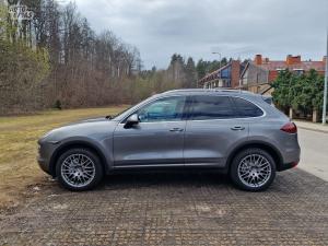 Porsche Cayenne 2011 in Vilnius, with an engine capacity of 4.80 L and mileage of 370 thousand km for 10250 €, photo 9 on AUTOMOTO.COM.LV