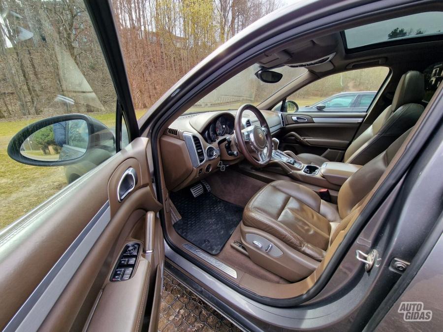 Porsche Cayenne 2011 in Vilnius, with an engine capacity of 4.80 L and mileage of 370 thousand km for 10250 €, photo 10 on AUTOMOTO.COM.LV