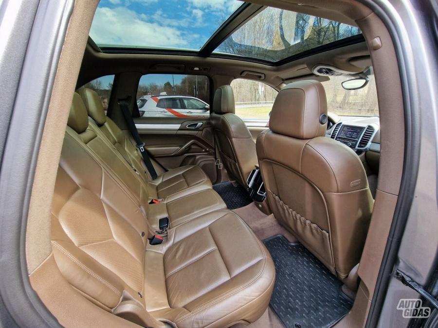 Porsche Cayenne 2011 in Vilnius, with an engine capacity of 4.80 L and mileage of 370 thousand km for 10250 €, photo 13 on AUTOMOTO.COM.LV